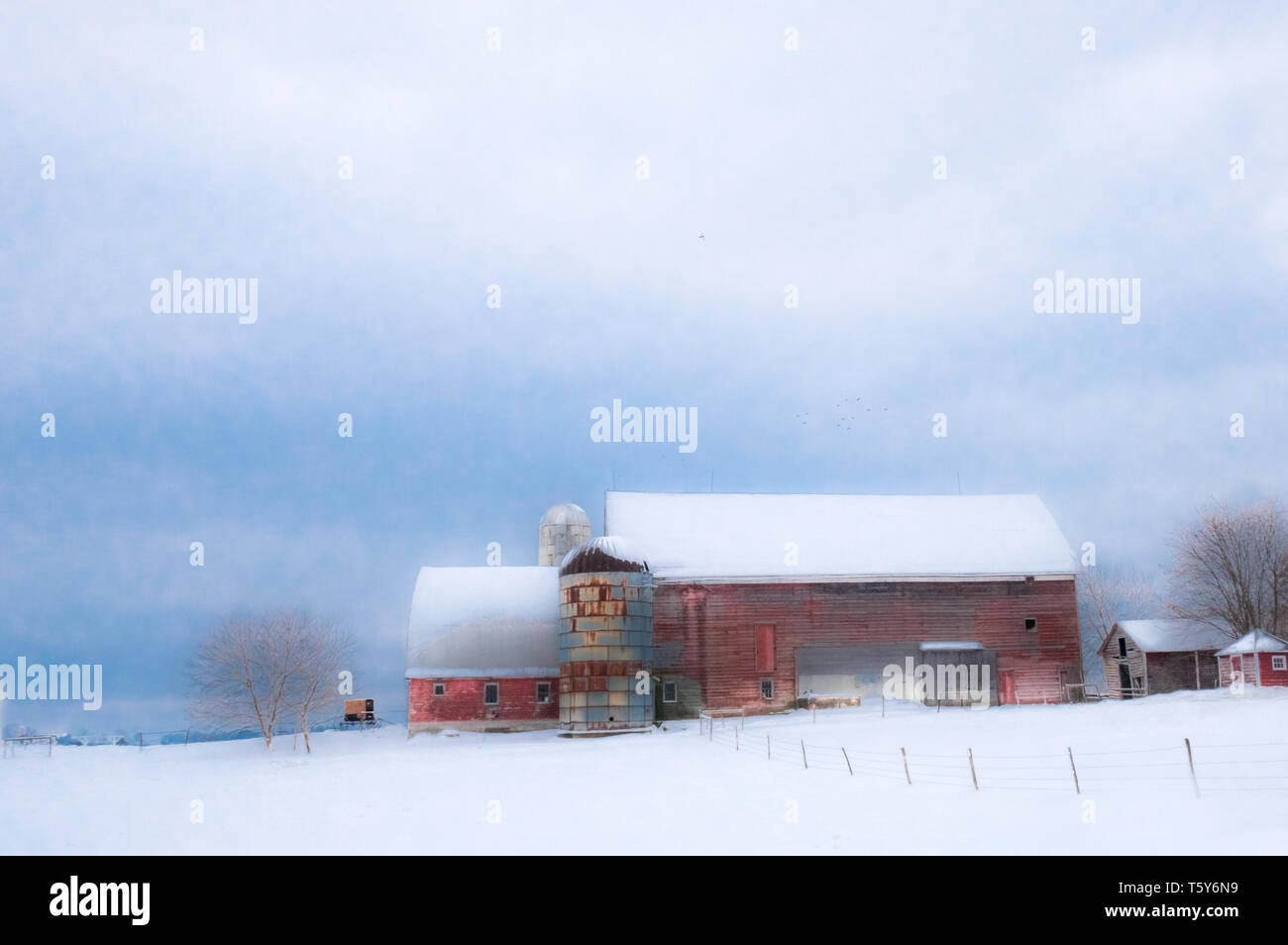 red barn in snow Stock Photo - Alamy