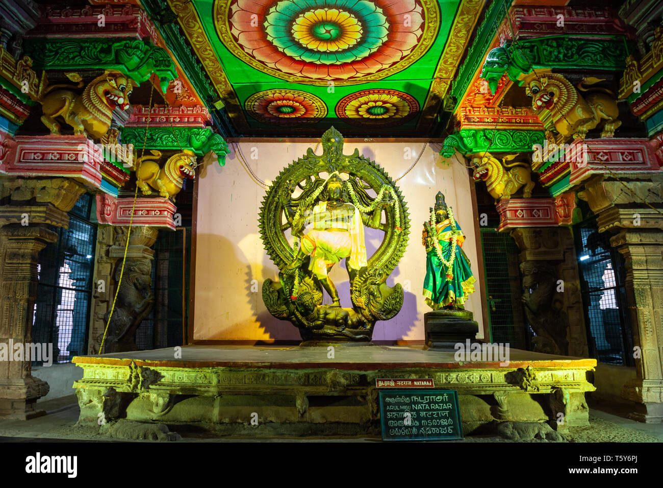 MADURAI, INDIA - MARCH 23, 2012: The thousand pillar hall inside ...