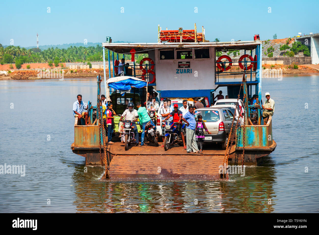 GOA, INDIA - NOVEMBER 06, 2011: Local ferry boat crossing Terekhol ...