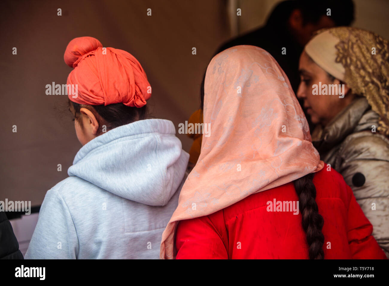Children in turbuns hi-res stock photography and images - Alamy