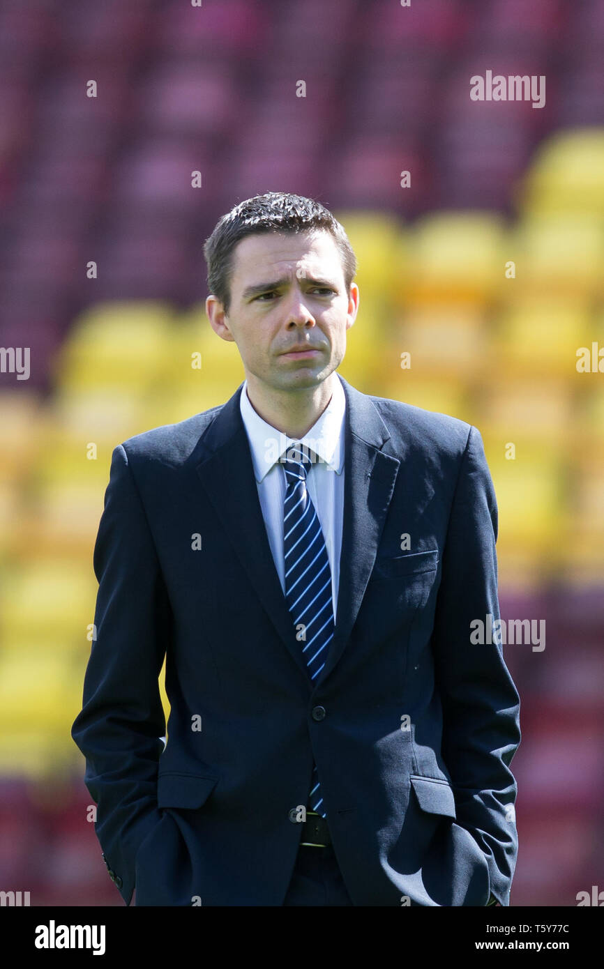 Kevin clancy referee hi-res stock photography and images - Alamy