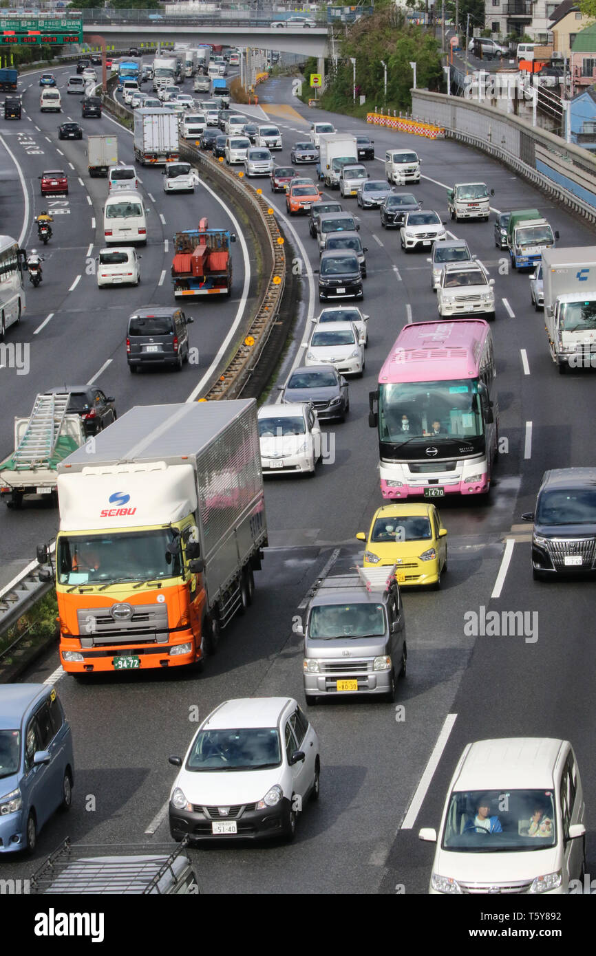 Tokyo, Japan. 27th Apr, 2019. Motorists are caught in a traffic jam ...