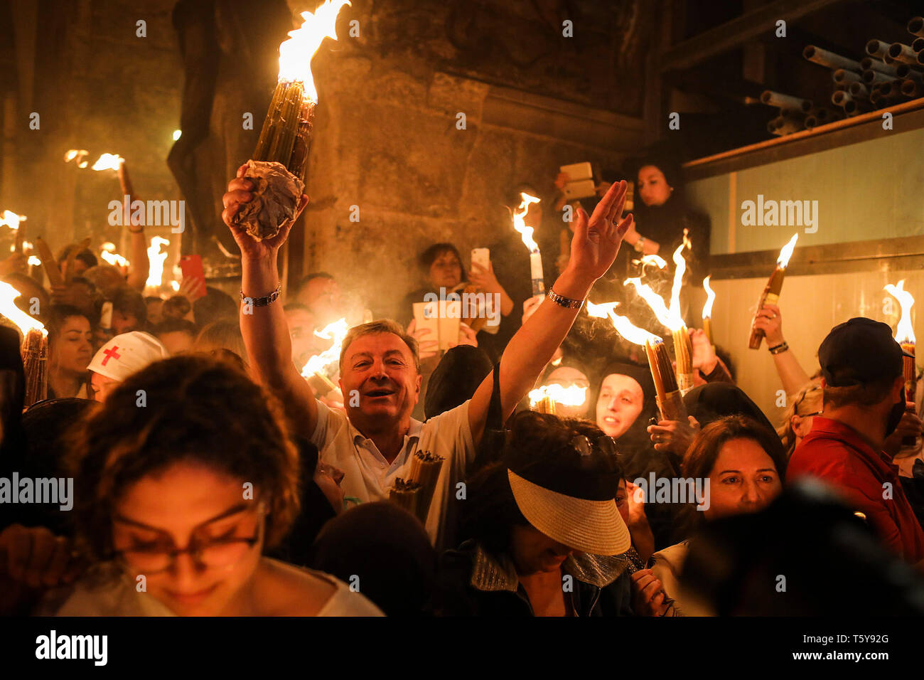 Jerusalem. 27th Apr, 2019. Orthodox Christian worshippers attend the ...