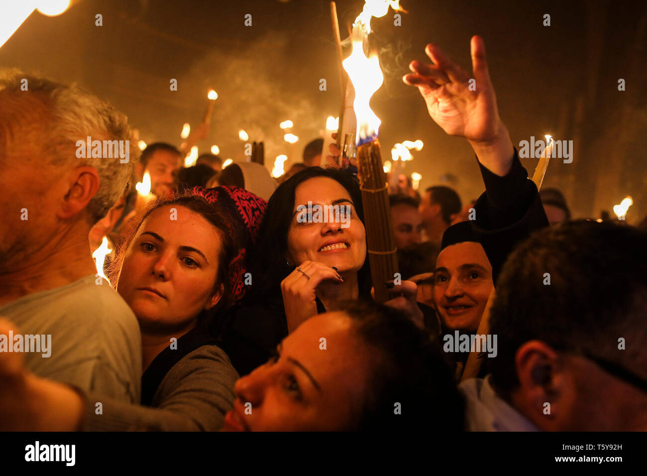 Jerusalem. 27th Apr, 2019. Orthodox Christian worshippers attend the ...