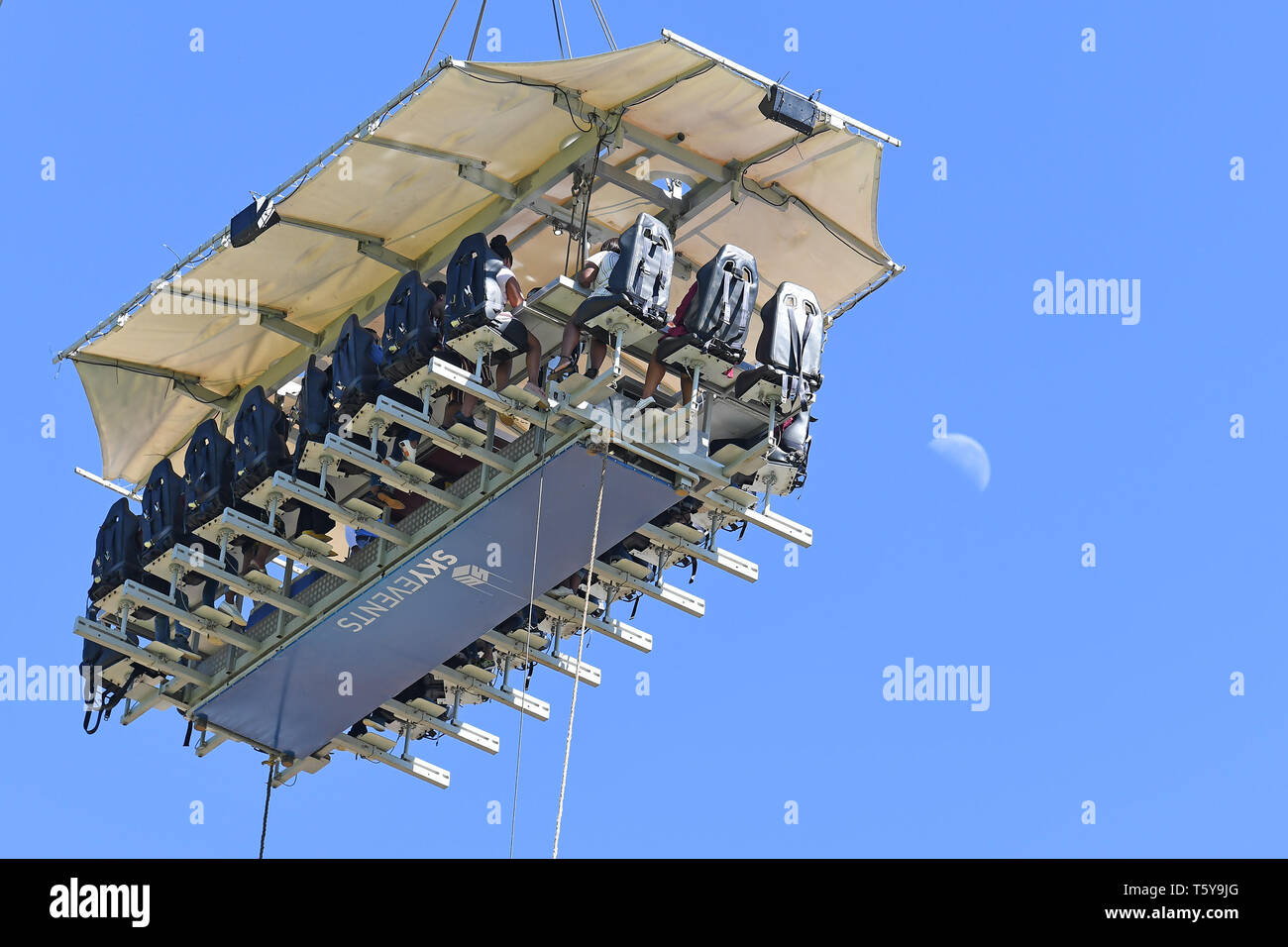 Johannesburg, South Africa. 27th Apr, 2019. Guests have meals at the ...