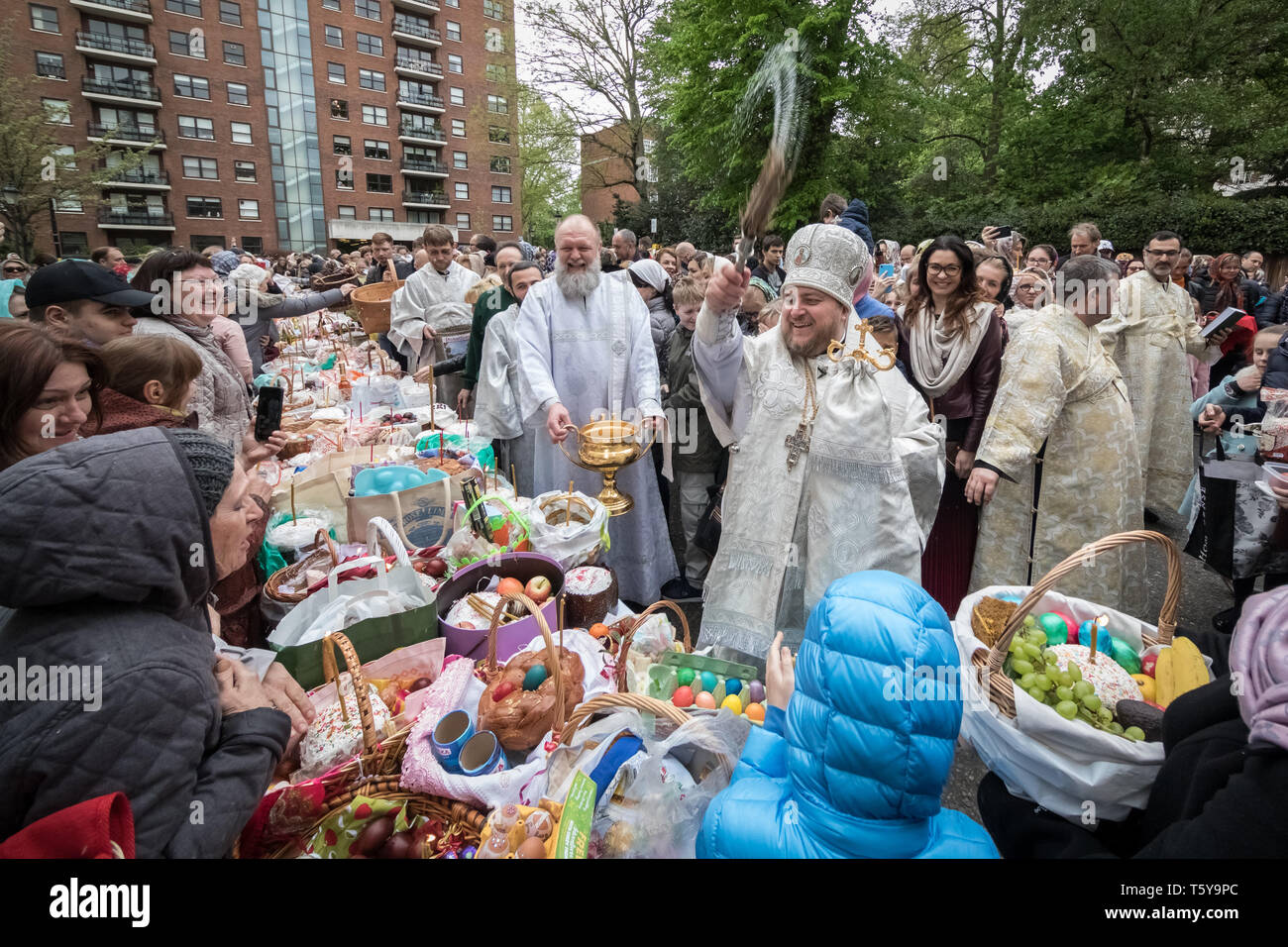 Russian orthodox church service hi-res stock photography and images - Alamy