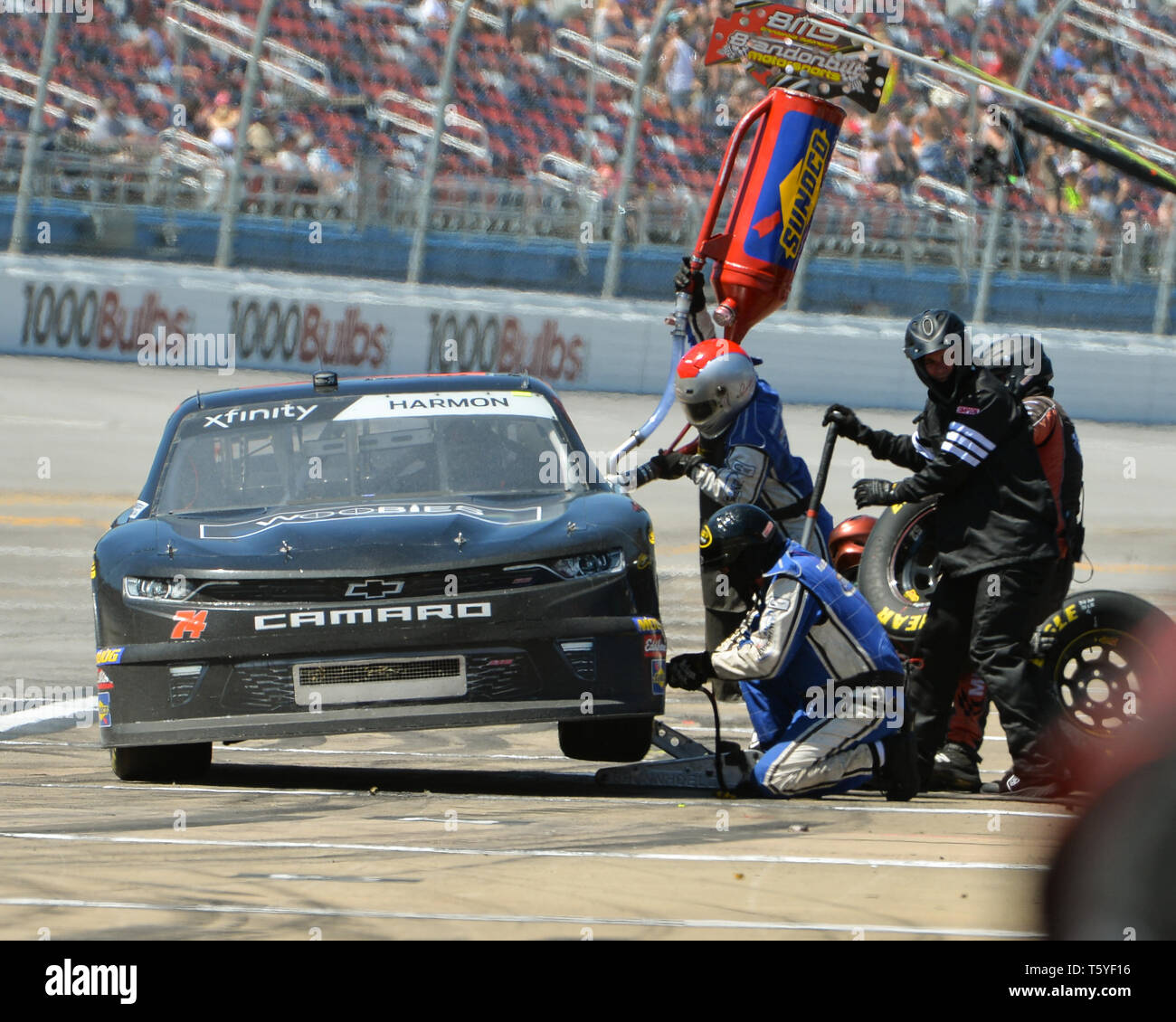 Car money pit hi-res stock photography and images - Alamy