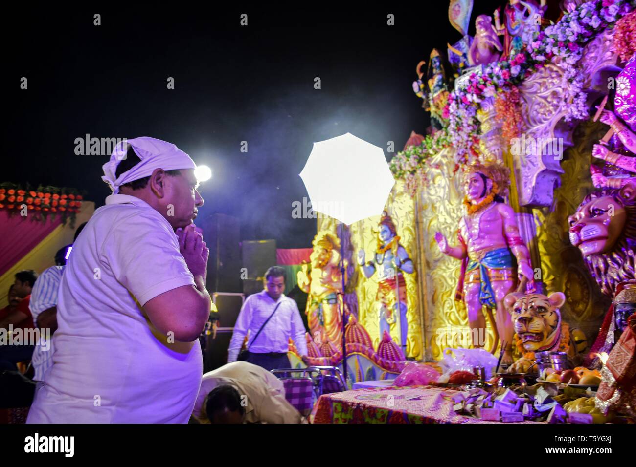 Punjab, Punjab, India. 27th Apr, 2019. A devotee seen praying during ...