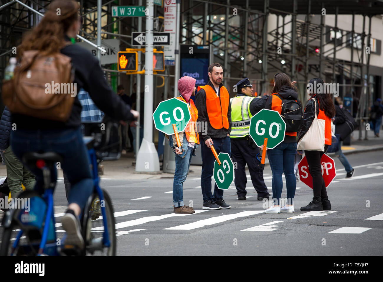 Environmentally friendly traffic signs hi-res stock photography and ...