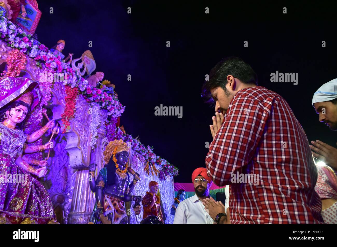 Hindu devotee dance hi-res stock photography and images - Alamy