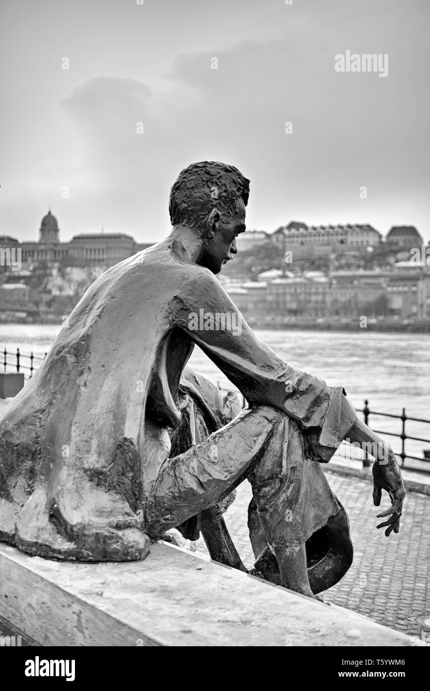 The statue of József Attila Stock Photo - Alamy