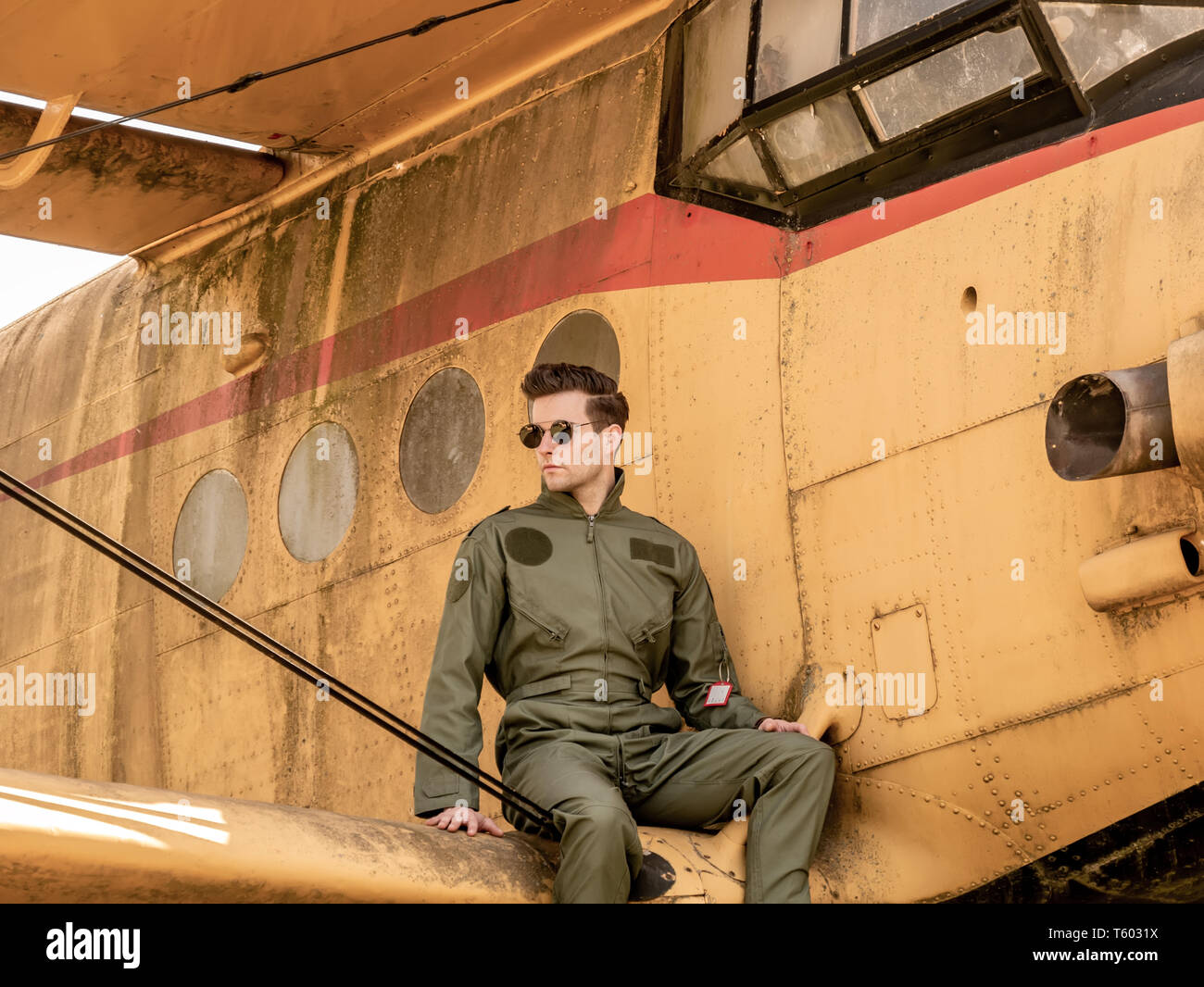 Pilot sitting on wing plane hi-res stock photography and images - Alamy