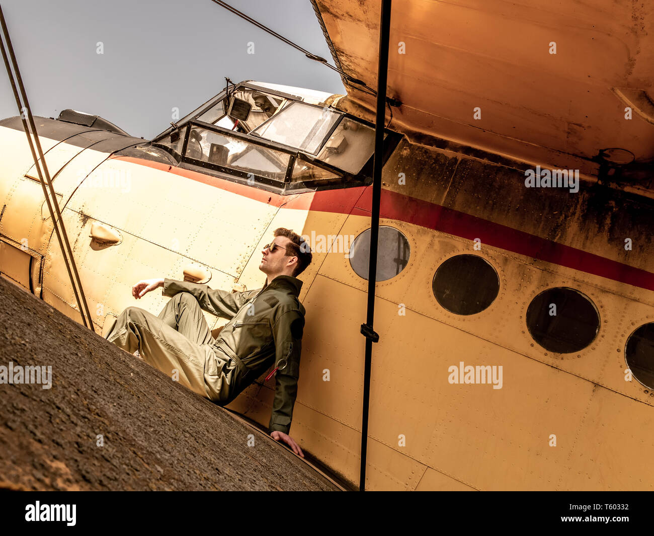 Pilot sitting on wing plane hi-res stock photography and images - Alamy