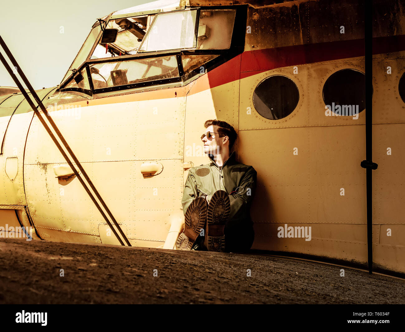 Pilot sitting on wing plane hi-res stock photography and images - Alamy