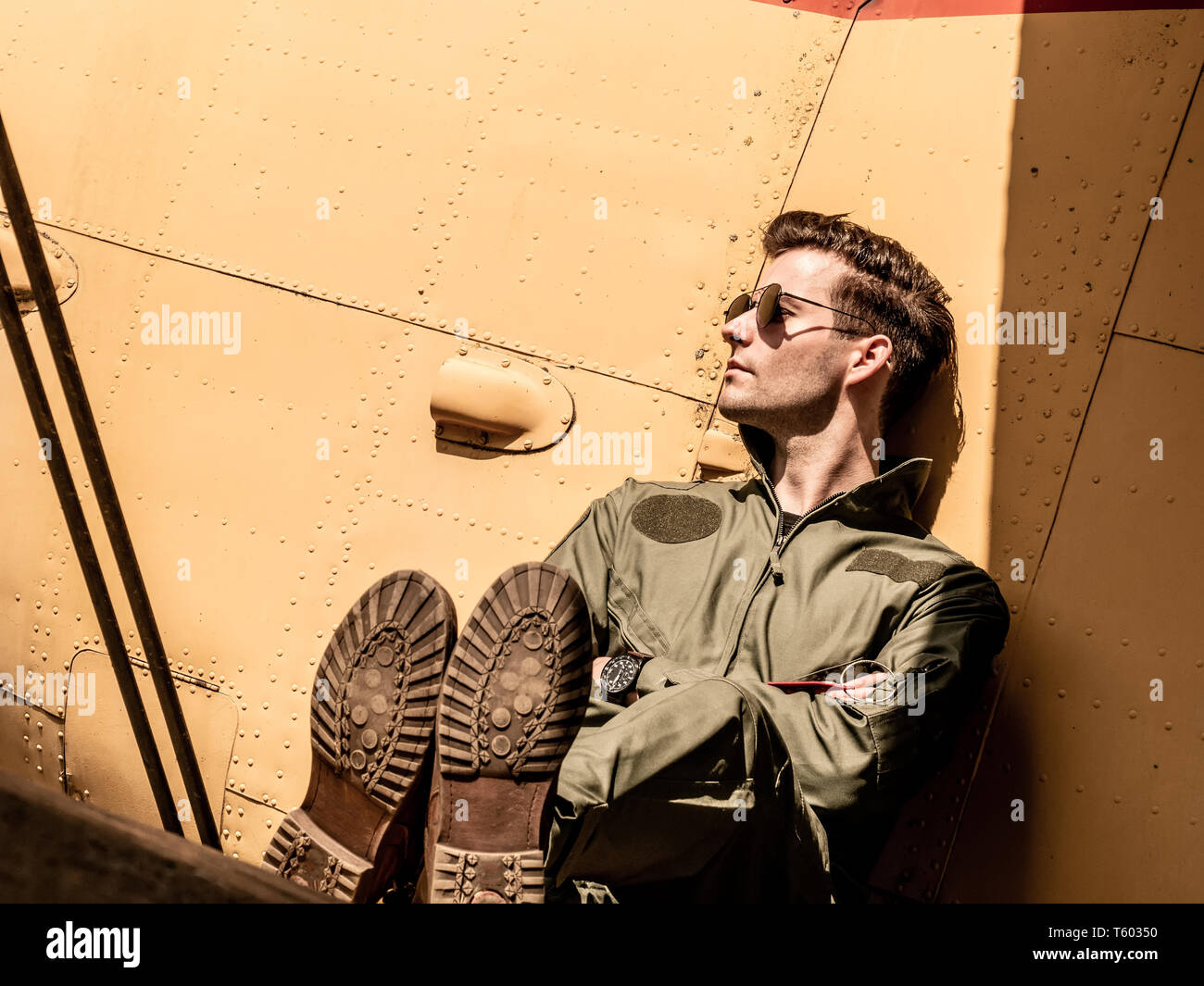 Pilot sitting on wing plane hi-res stock photography and images - Alamy