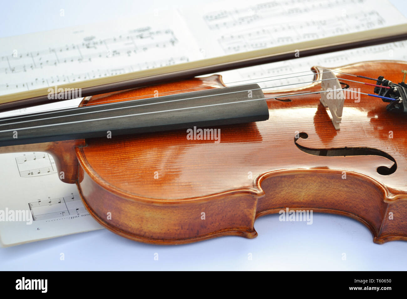 Body under sheet hi-res stock photography and images - Alamy