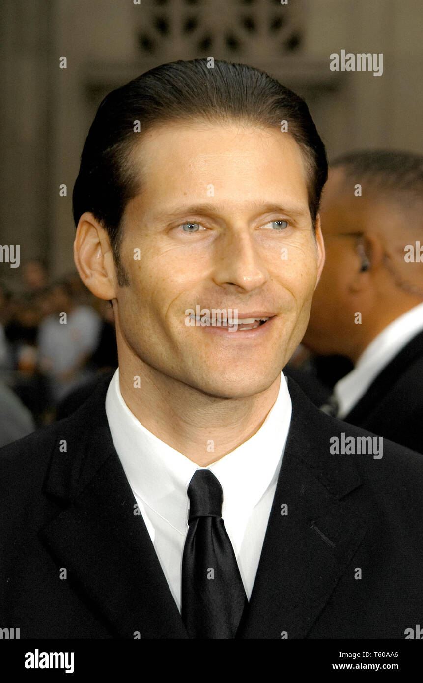Crispin Glover Date