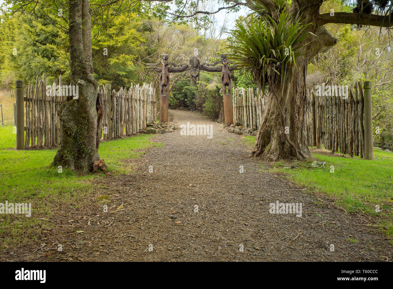 Ruapekapeka New Zealand: The carved gateway (Warahoa) to the Pa. The ...