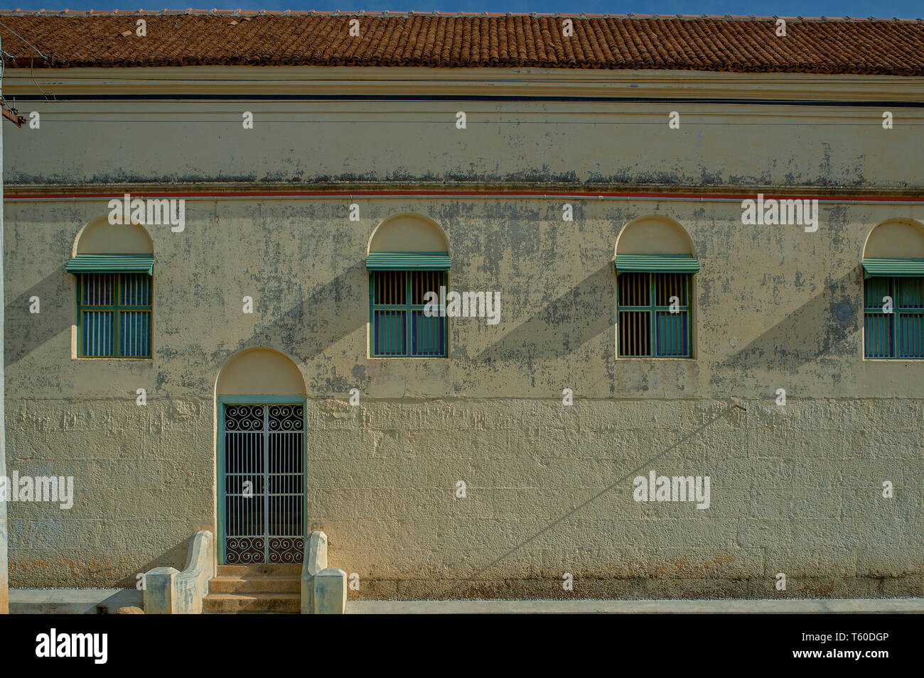 22-Aug-2009-Window Shed and steps with Retaining Wall arched entrance ...
