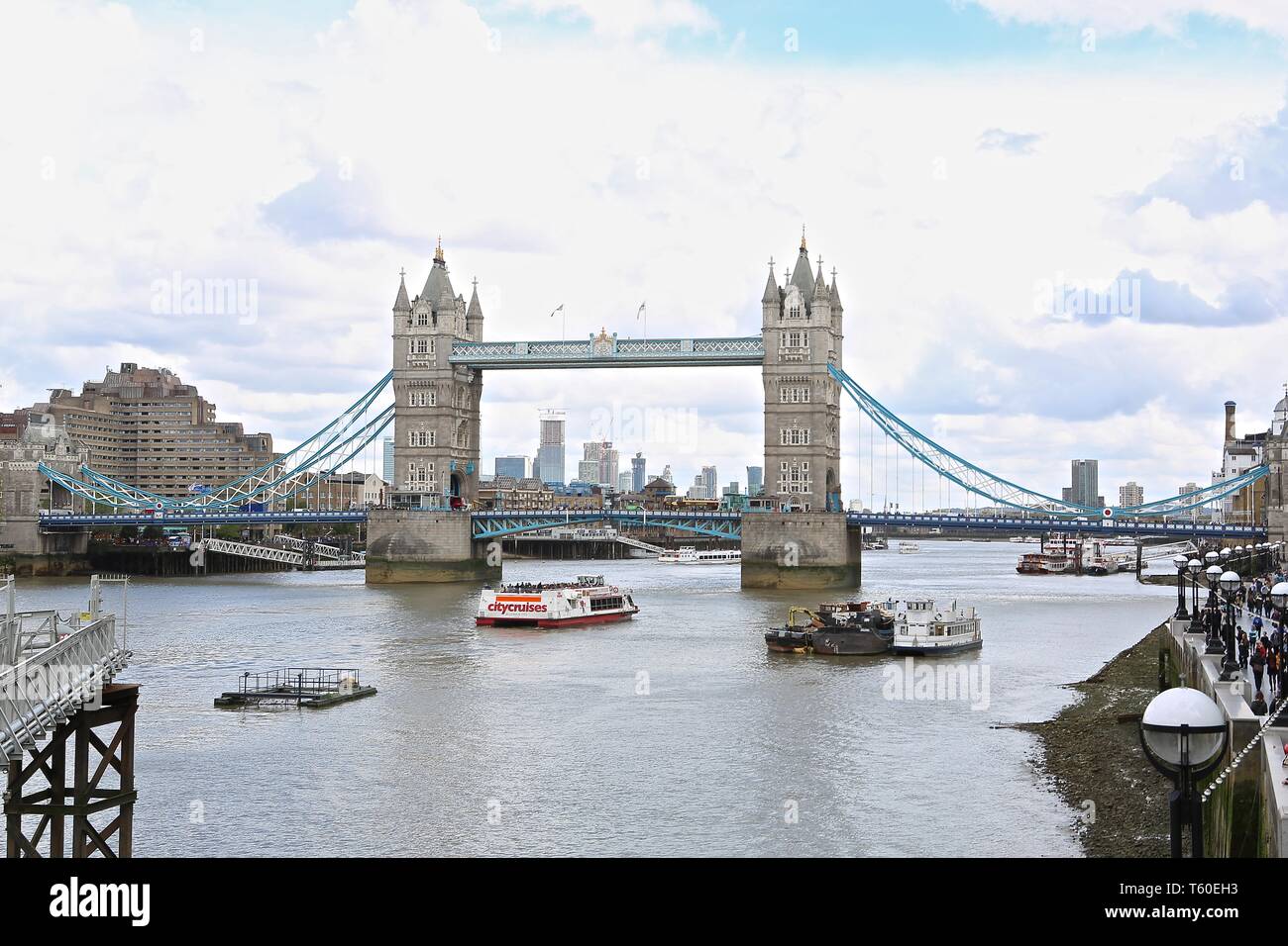 London bridge is falling down hi-res stock photography and images - Alamy