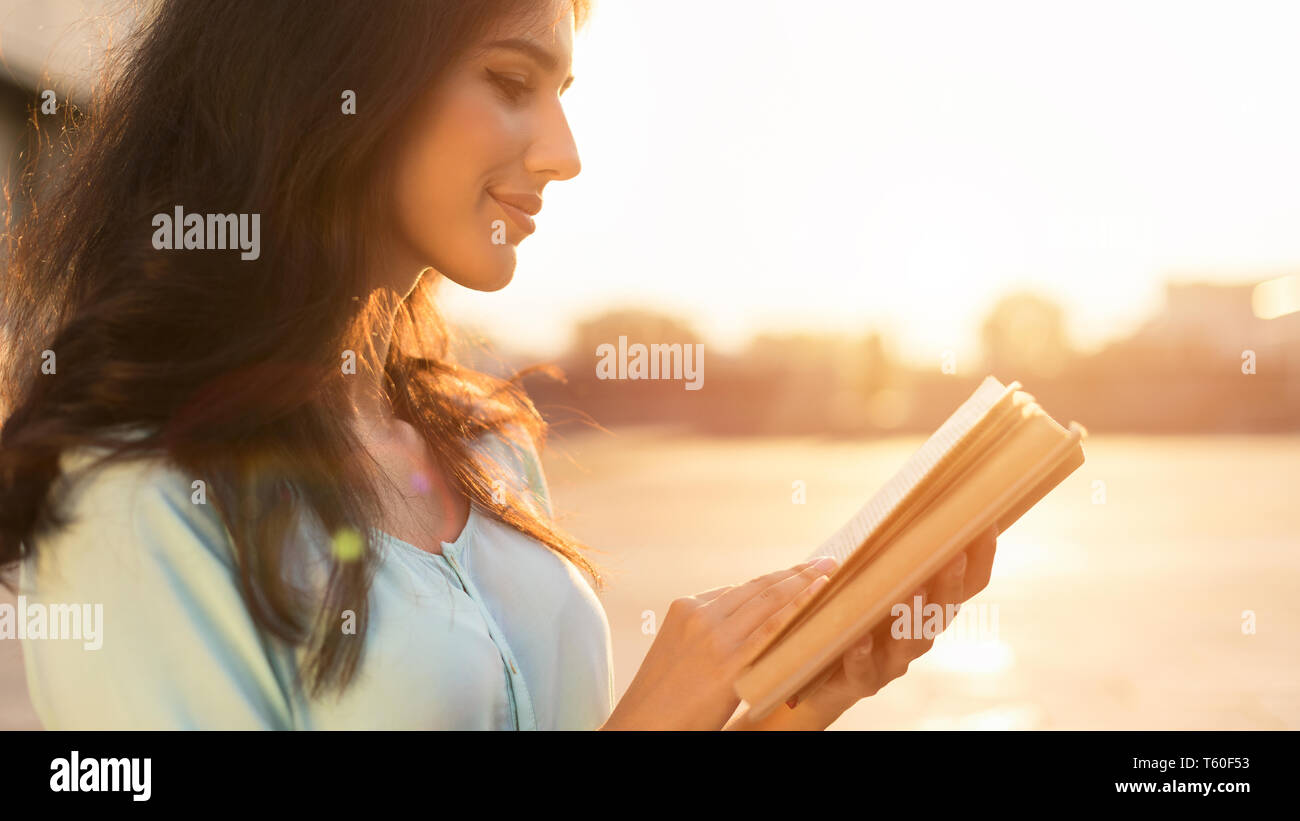 Female read walk hi-res stock photography and images - Alamy