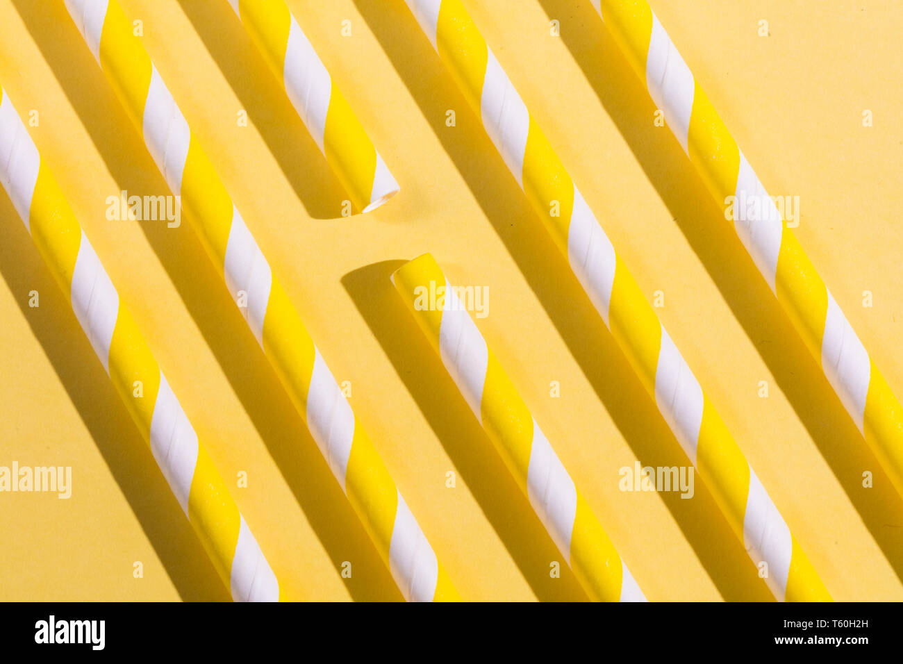 Yelow line hi-res stock photography and images - Alamy