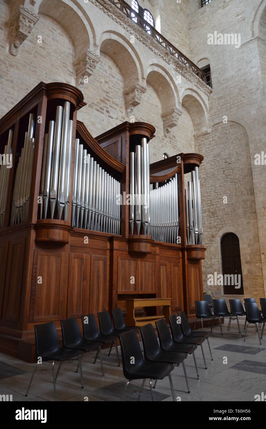 Inside of famous basilica san nicola in bari hi-res stock photography ...