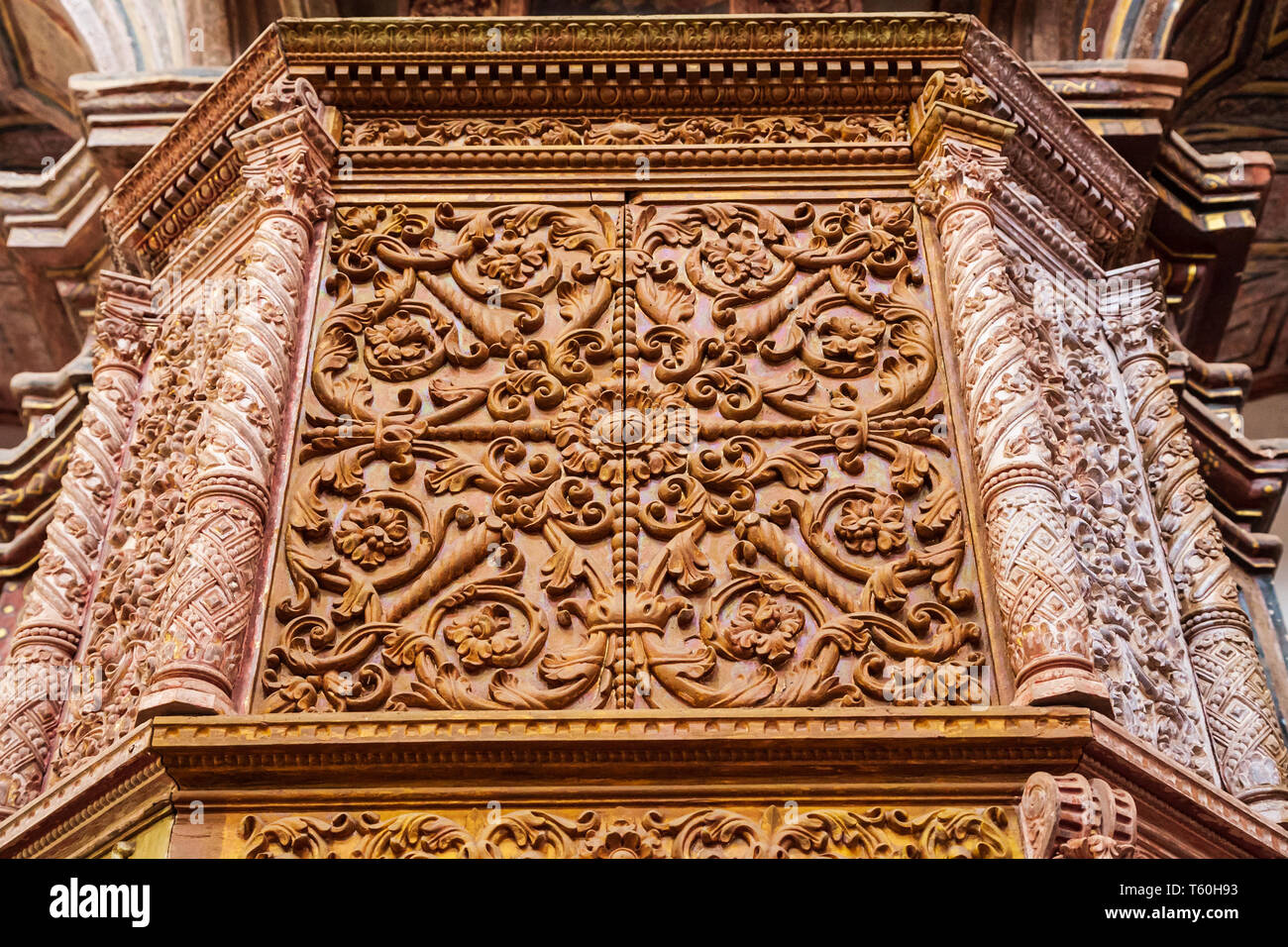 St francis basilica interior goa hi-res stock photography and images ...