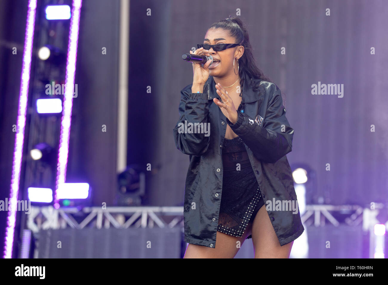 Amber mark singer hi-res stock photography and images - Alamy