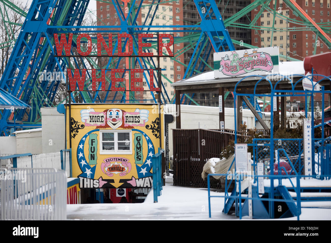 Wonder wheel in coney island hi-res stock photography and images - Alamy