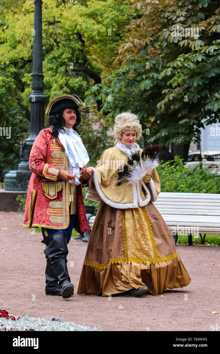 Female entertainers hi-res stock photography and images - Alamy