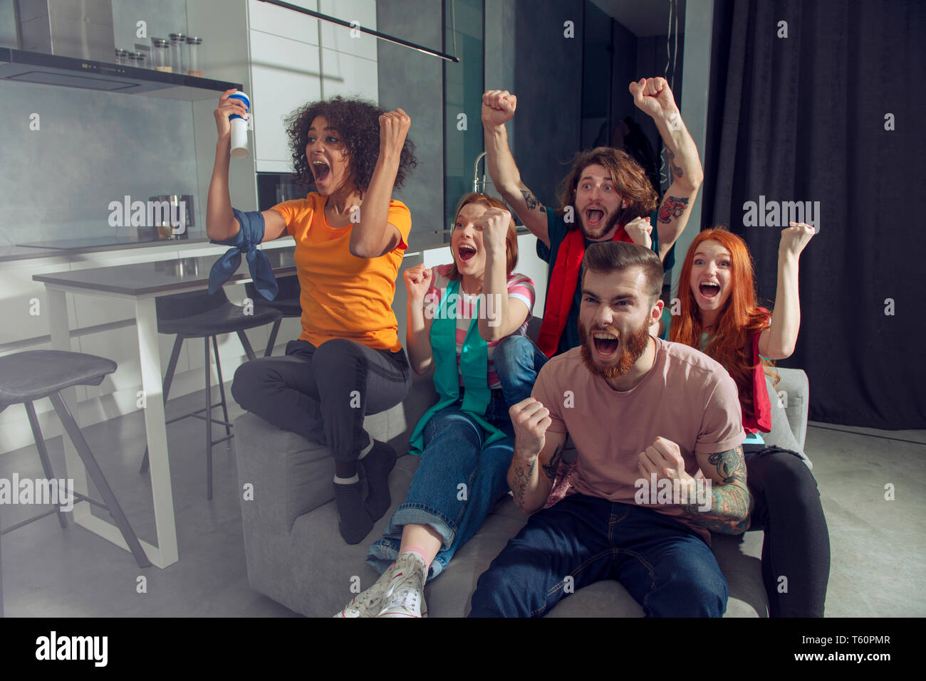 Football fans watching tv hi-res stock photography and images - Alamy