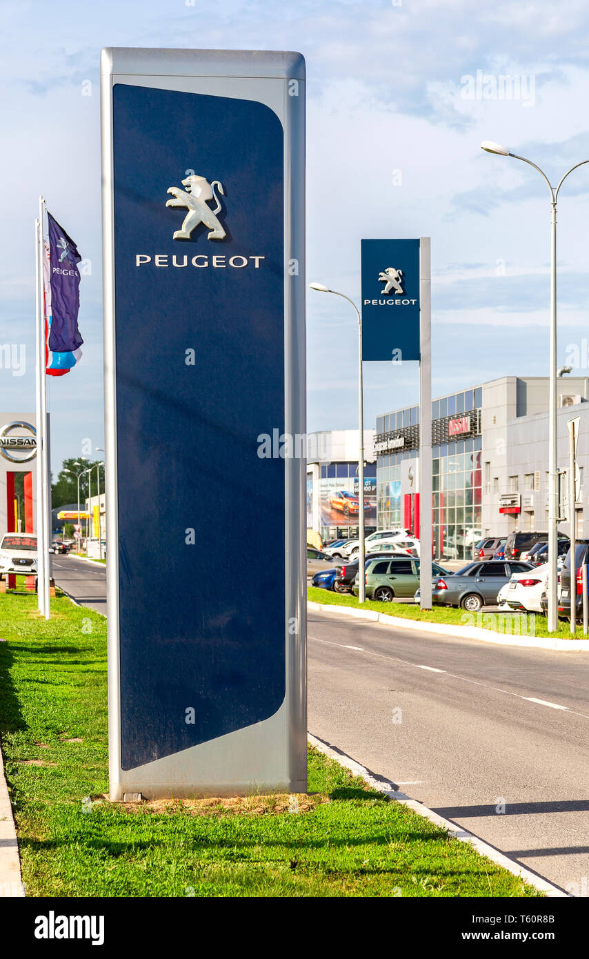 Peugeot psa french car company hi-res stock photography and images - Alamy