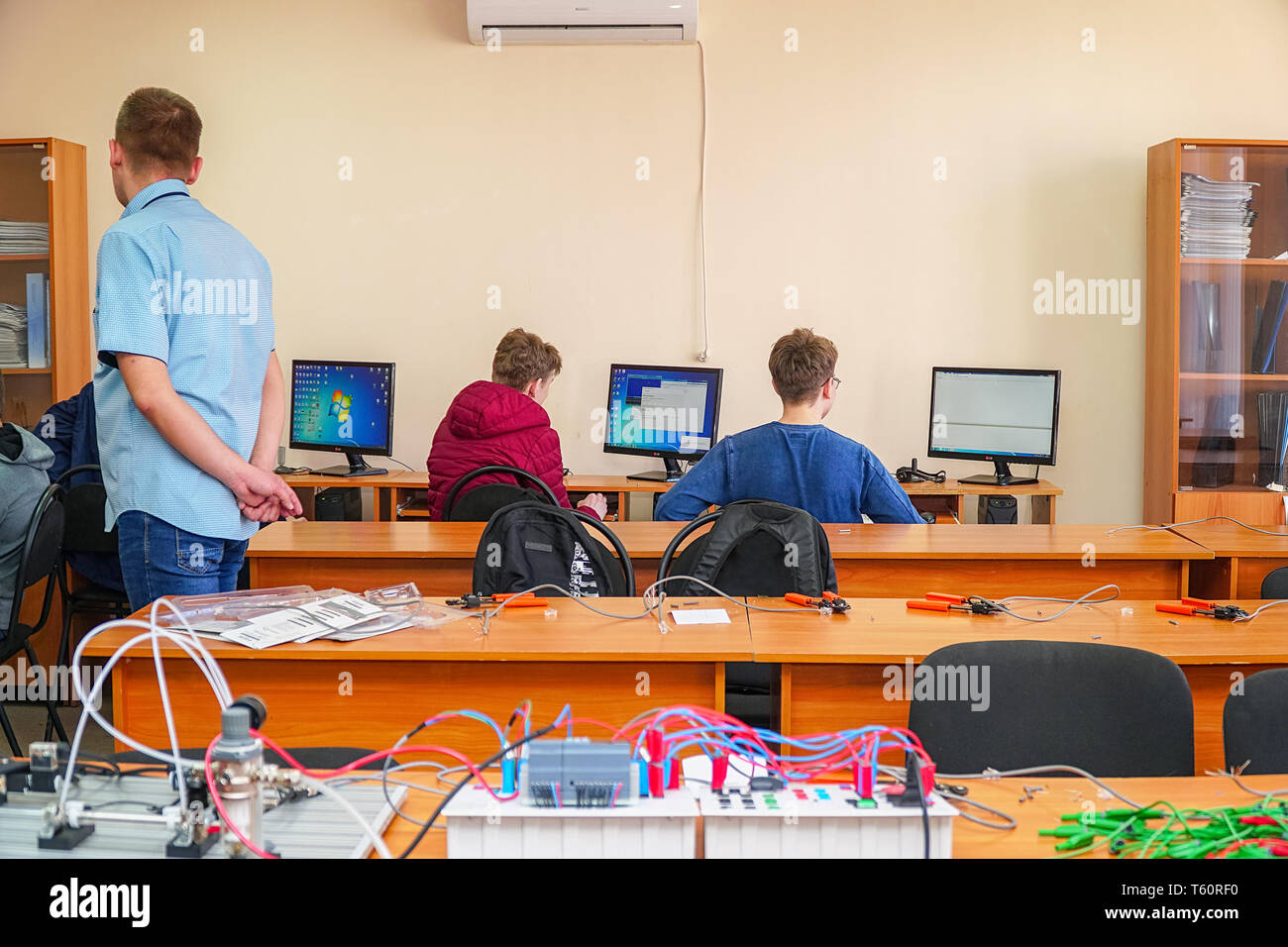 Students in front of computers in a computer class Stock Photo - Alamy