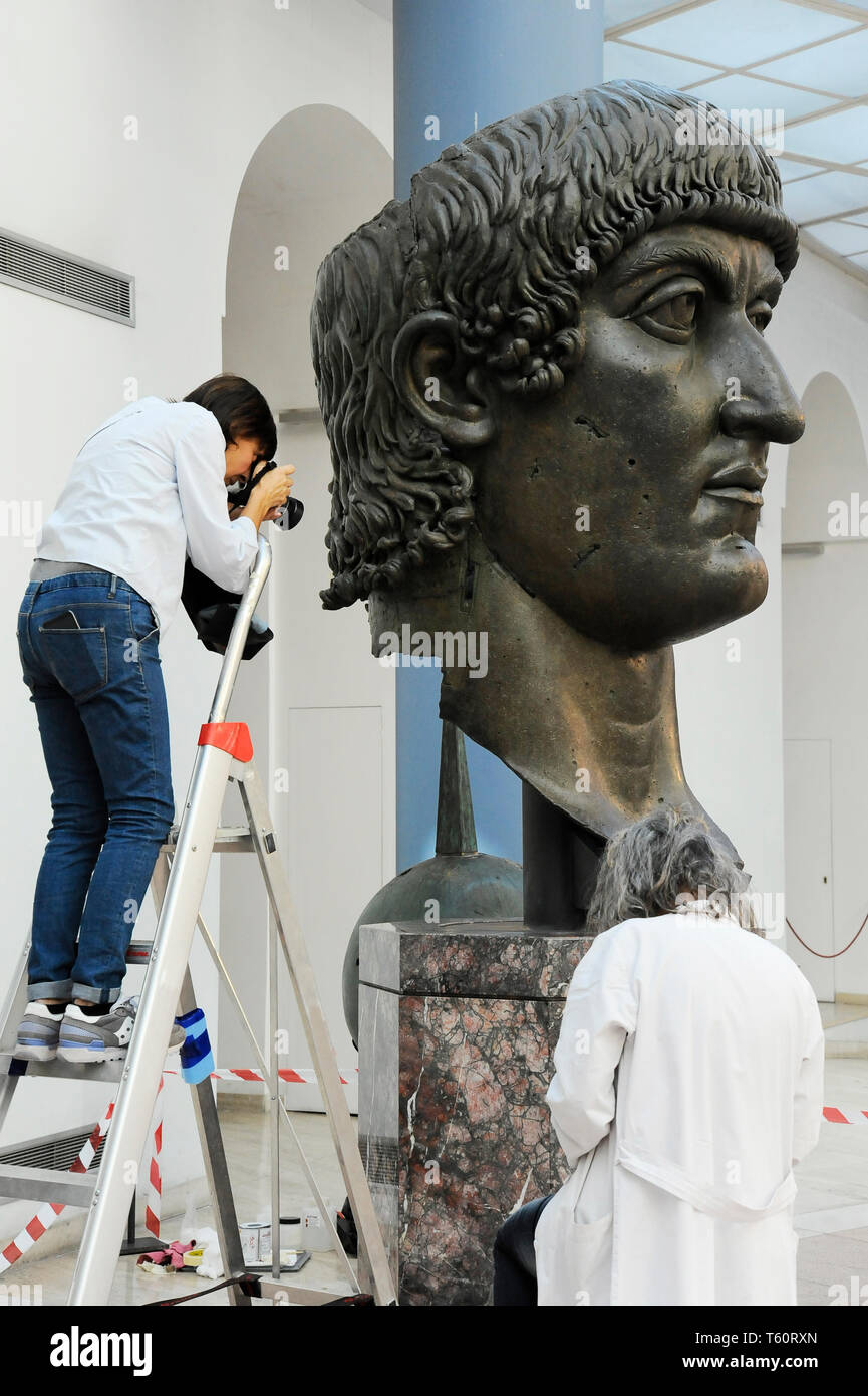 Colossus of constantine reconstruction hi-res stock photography and ... Colossus of constantine reconstruction hi-res stock photography and ...