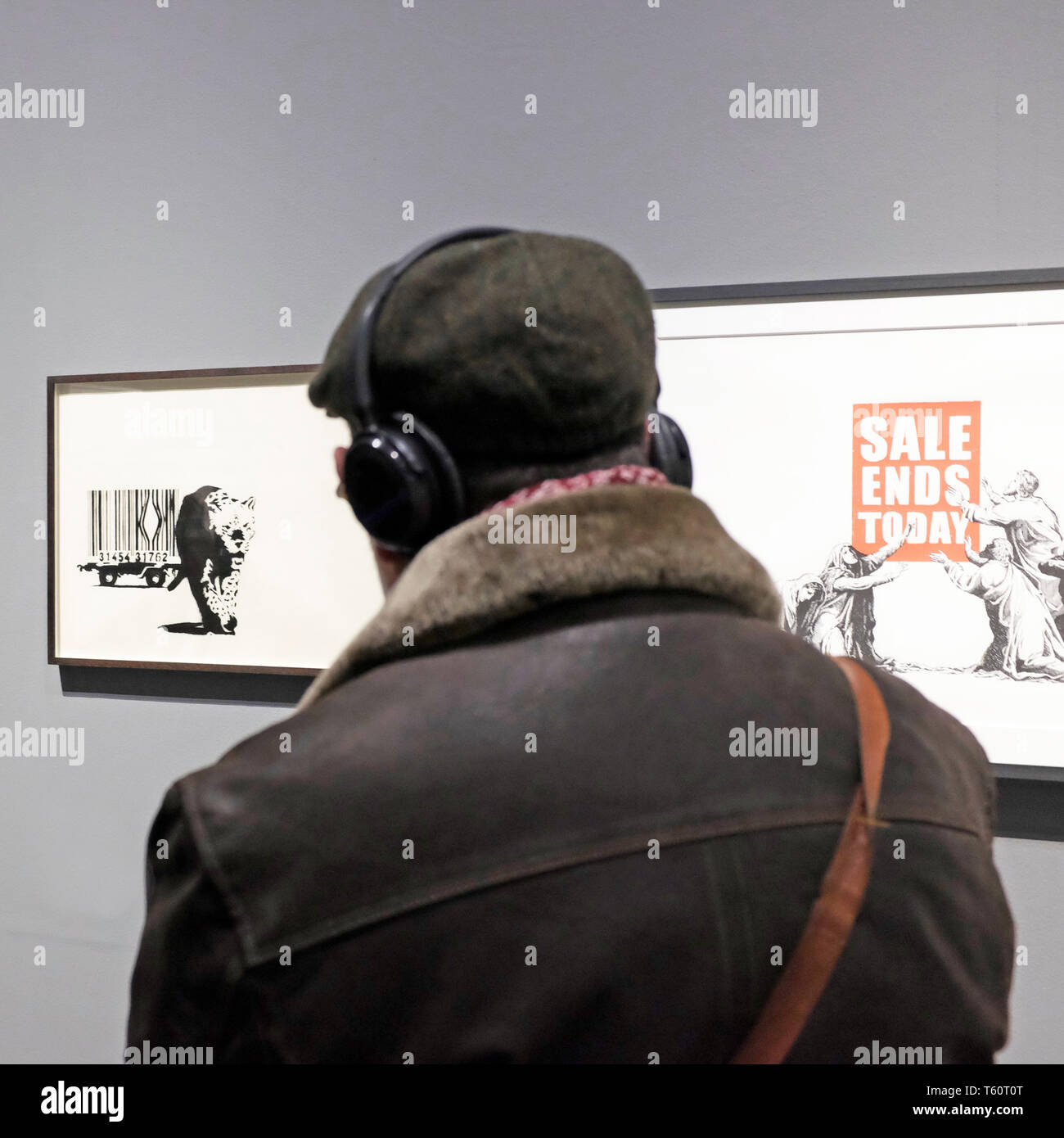 Bristol banksy street art mural hi-res stock photography and images - Alamy