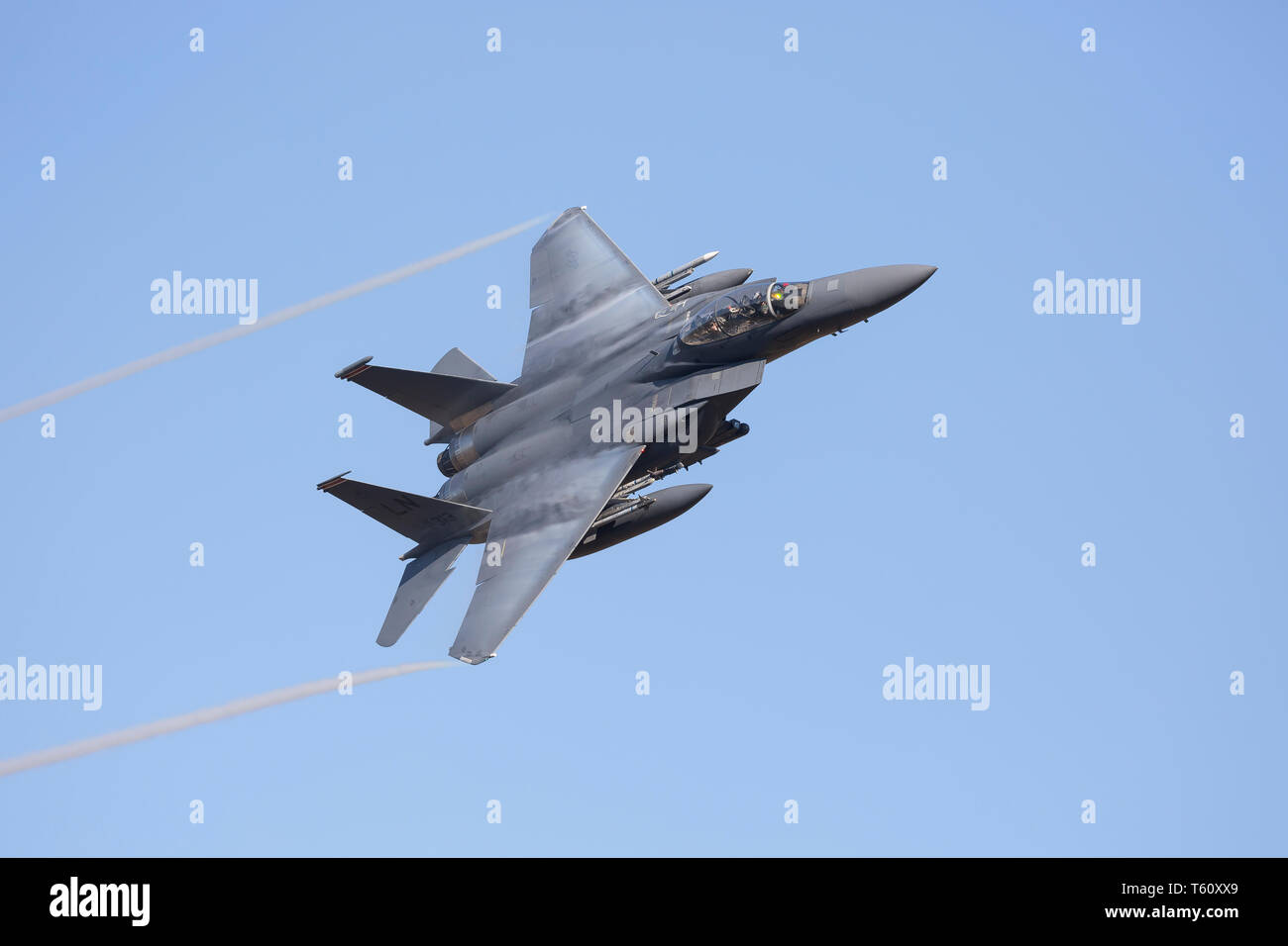 Spectacular close up of USAF high speed F-15 military aircraft in UK ...