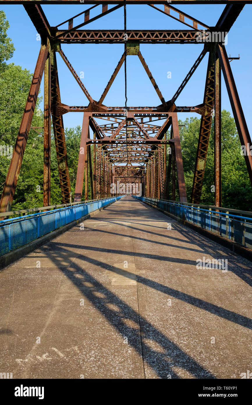 Chain Of Rocks Bridge Route 66 High Resolution Stock Photography and ...