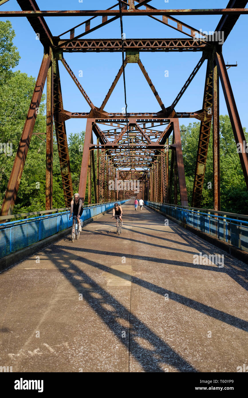 Visitors walking on the Old Chain of Rocks Bridge over the Mississippi ...
