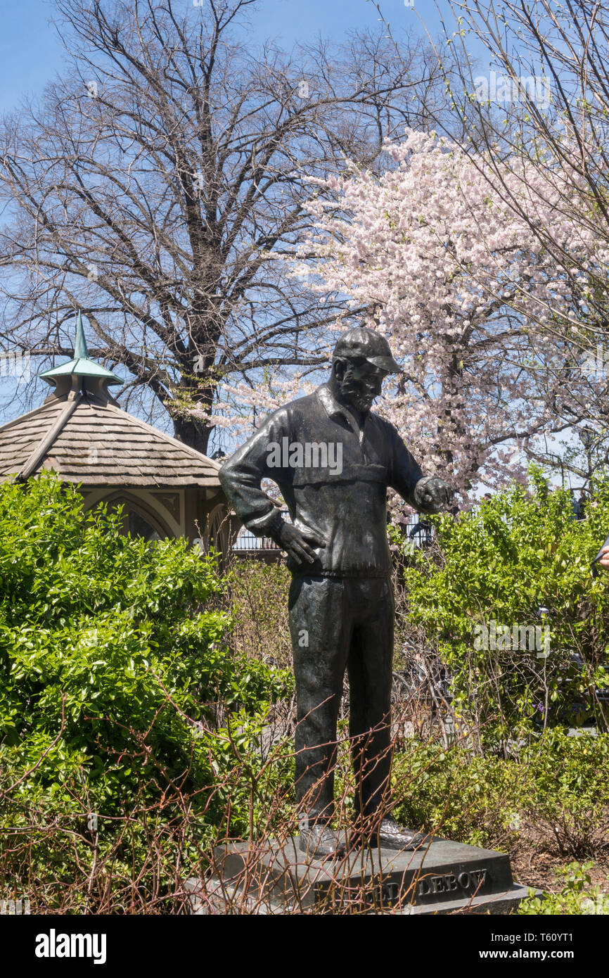 A statue of Fred Lebow, the founder of the New York Marathon, is ...