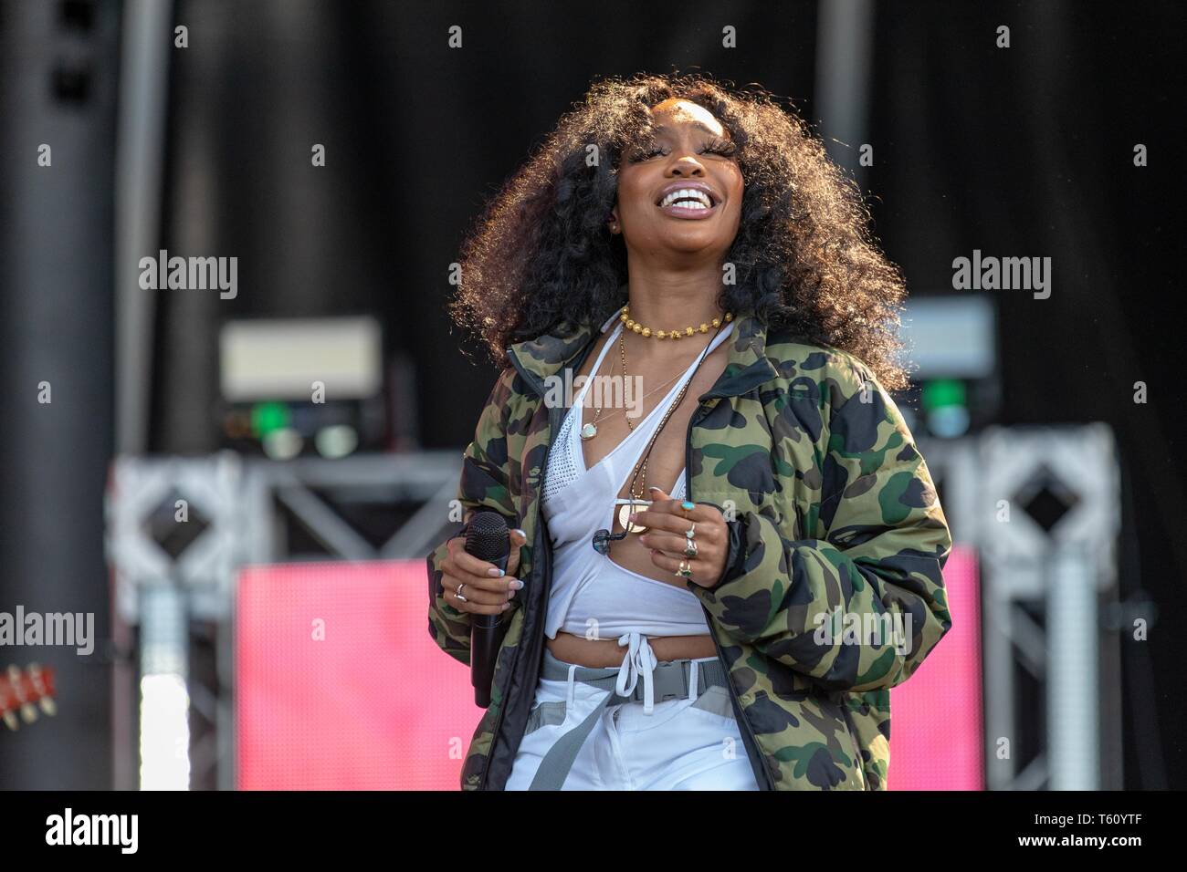 Sza singer hi-res stock photography and images - Alamy