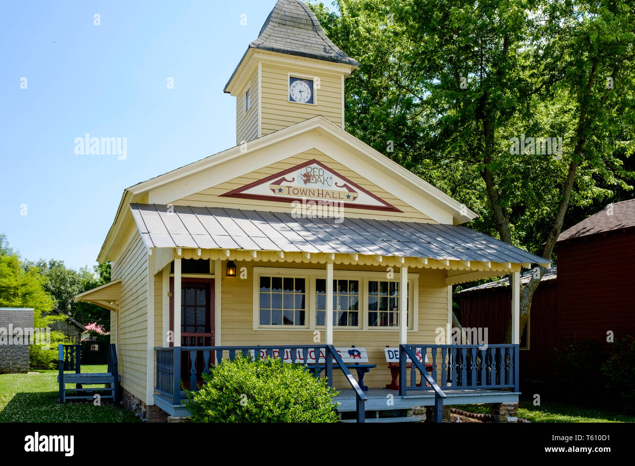 Townhall building of Red Oak II village on U.S. Route 66, Missouri, USA ...