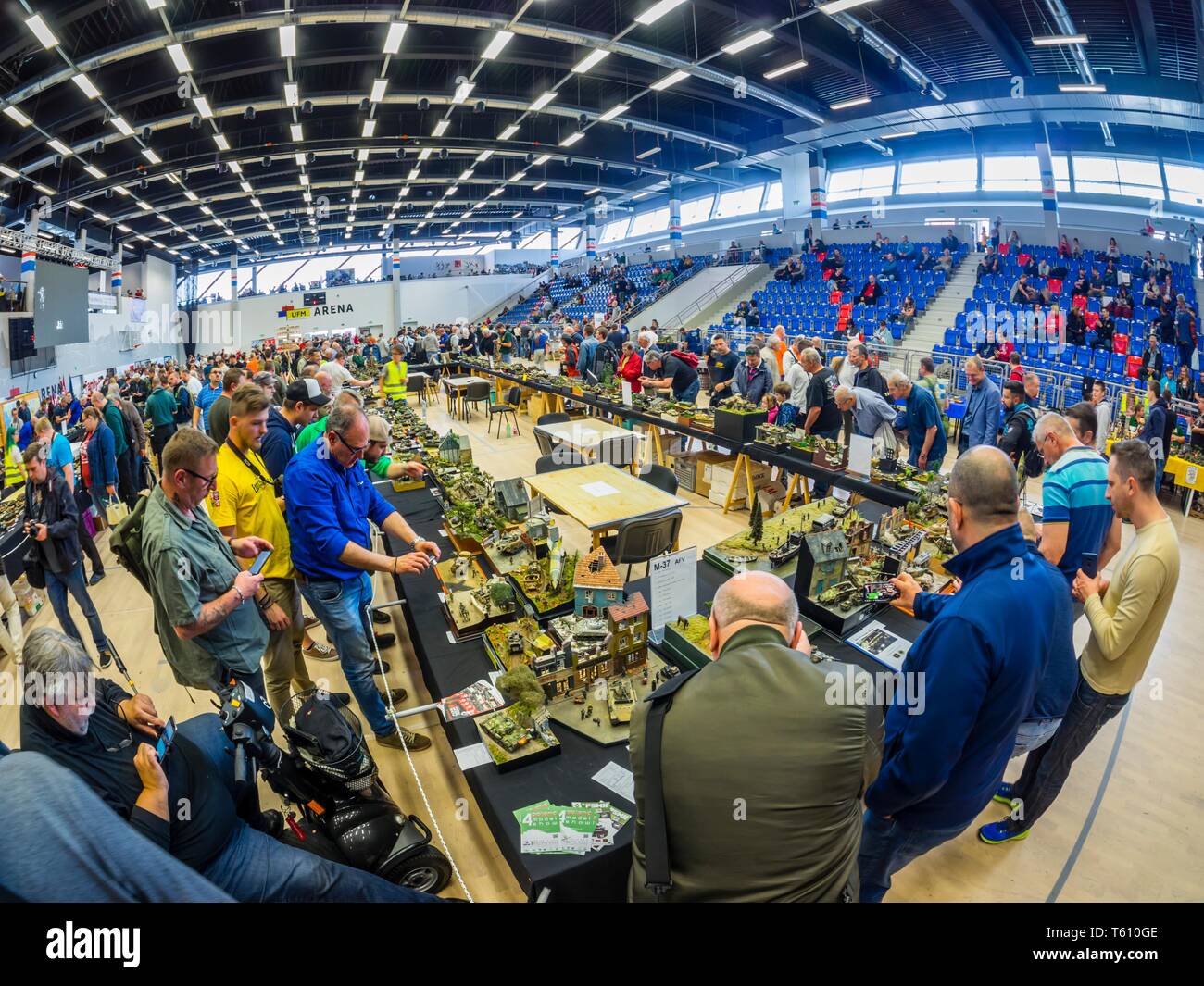 Sci fi vehicles hi-res stock photography and images - Alamy