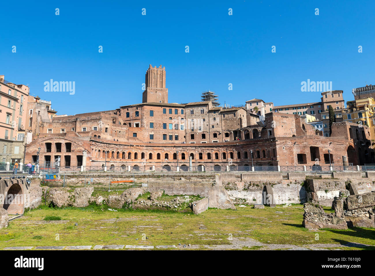 Roman buildings hi-res stock photography and images - Alamy