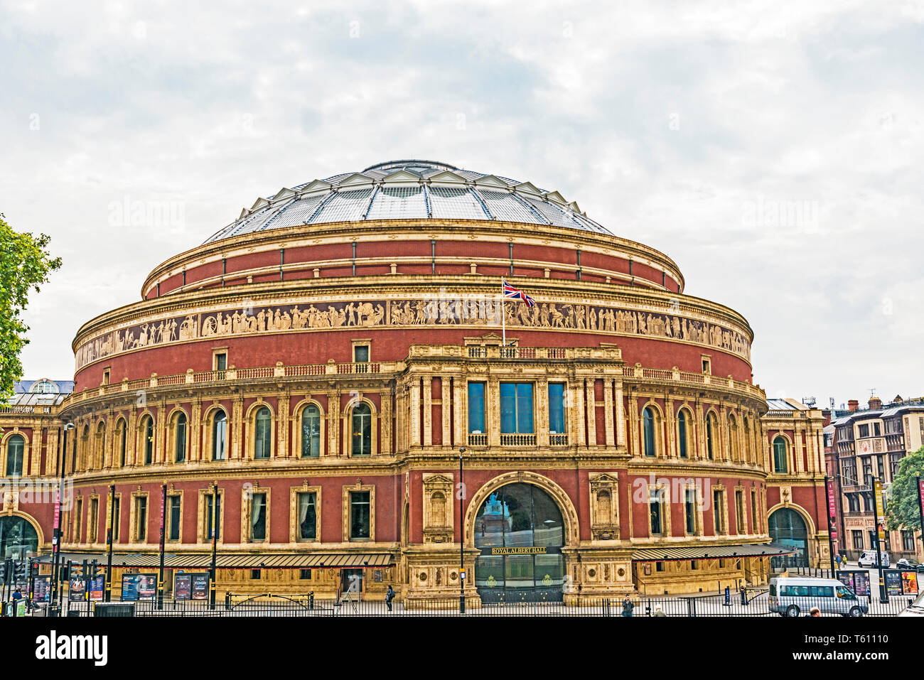 Royal albert hall exterior proms hi-res stock photography and images ...