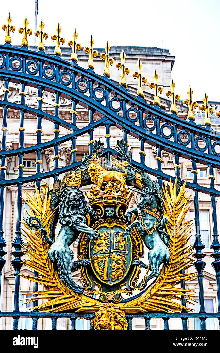 Symbol of buckingham palace hi-res stock photography and images - Alamy
