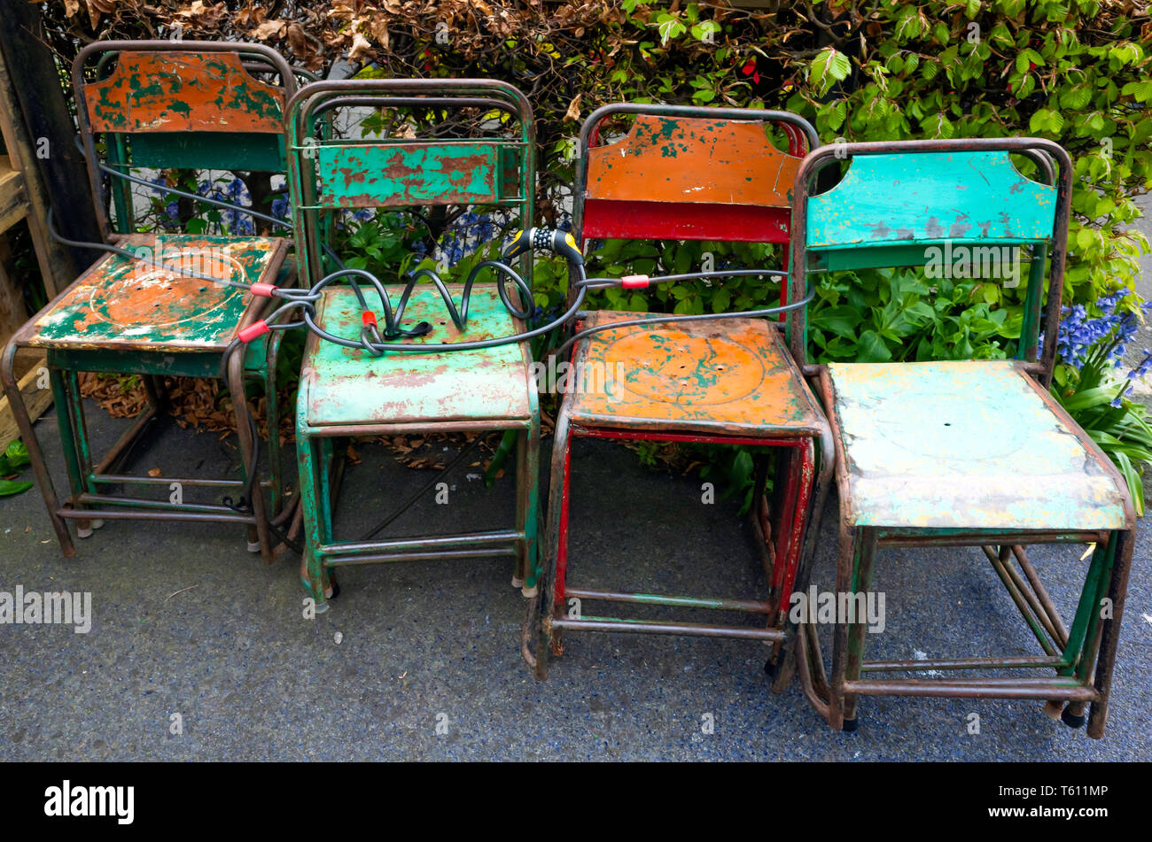Old fashioned chairs hi-res stock photography and images - Alamy