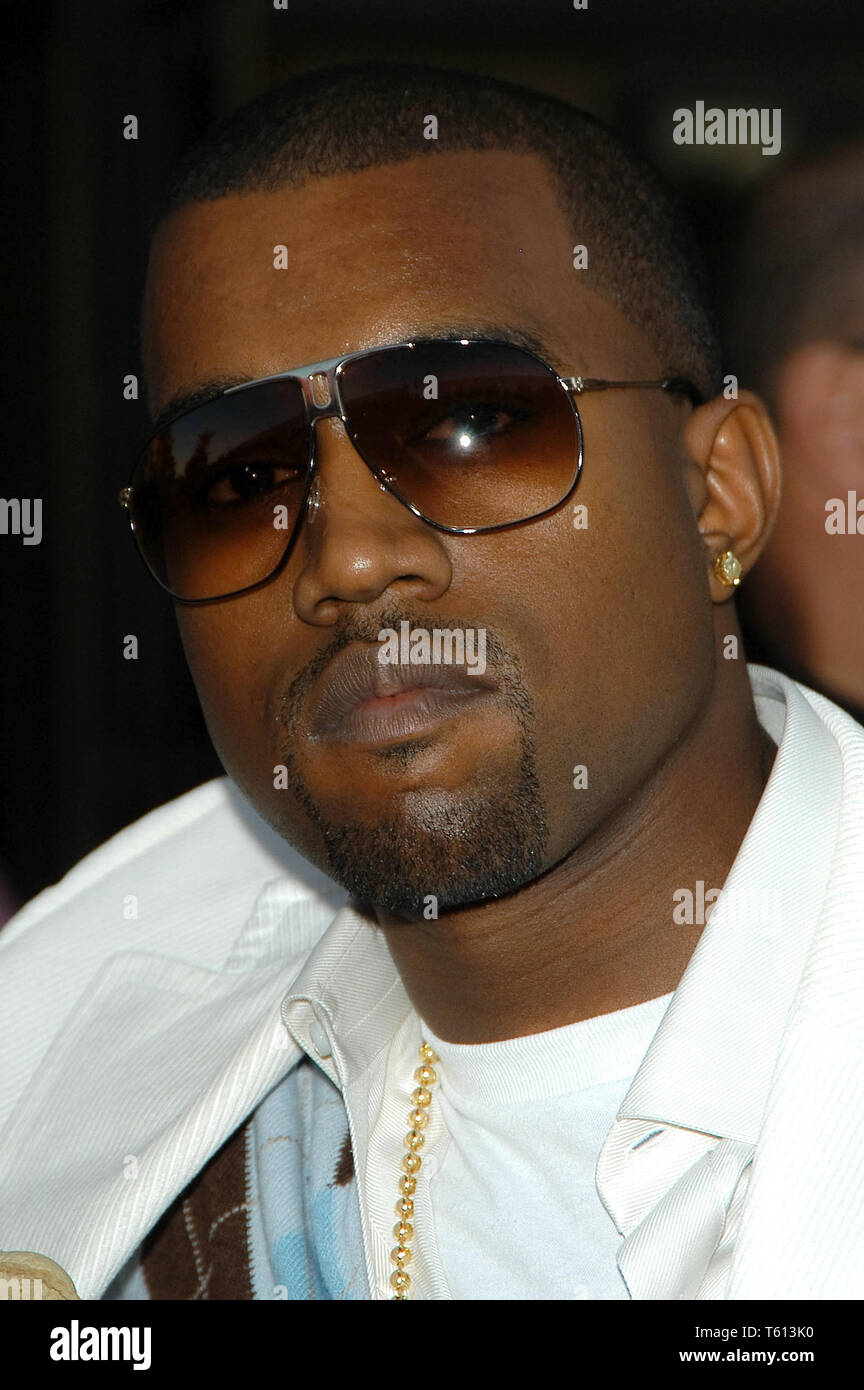 Kanye West at the 32nd Annual American Music Awards - Arrivals held at ...