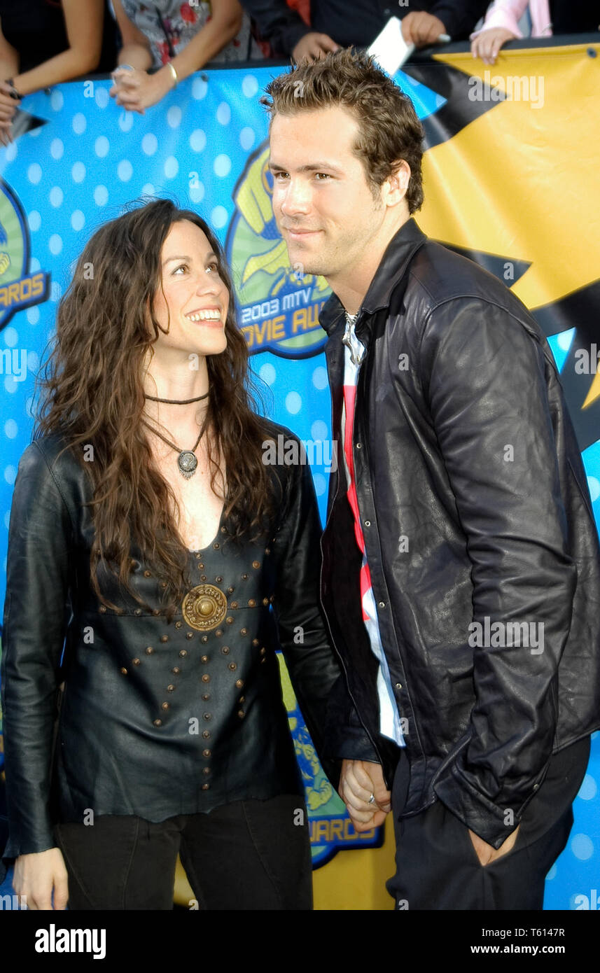 Alanis Morissette & Ryan Reynolds at the 2003 MTV Movie Awards, held at ...