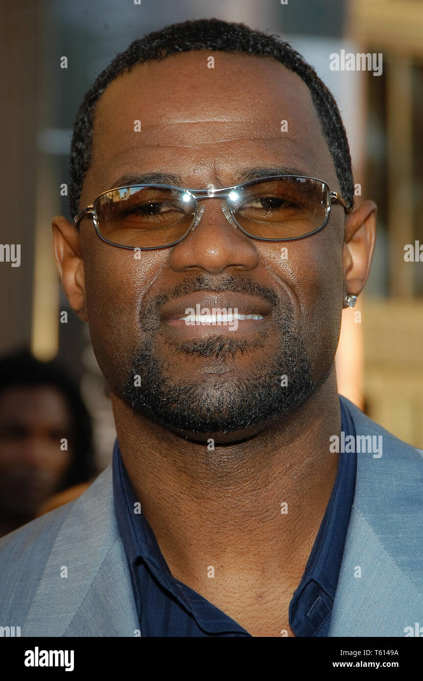 Brian McKnight at the 32nd Annual American Music Awards - Arrivals held ...